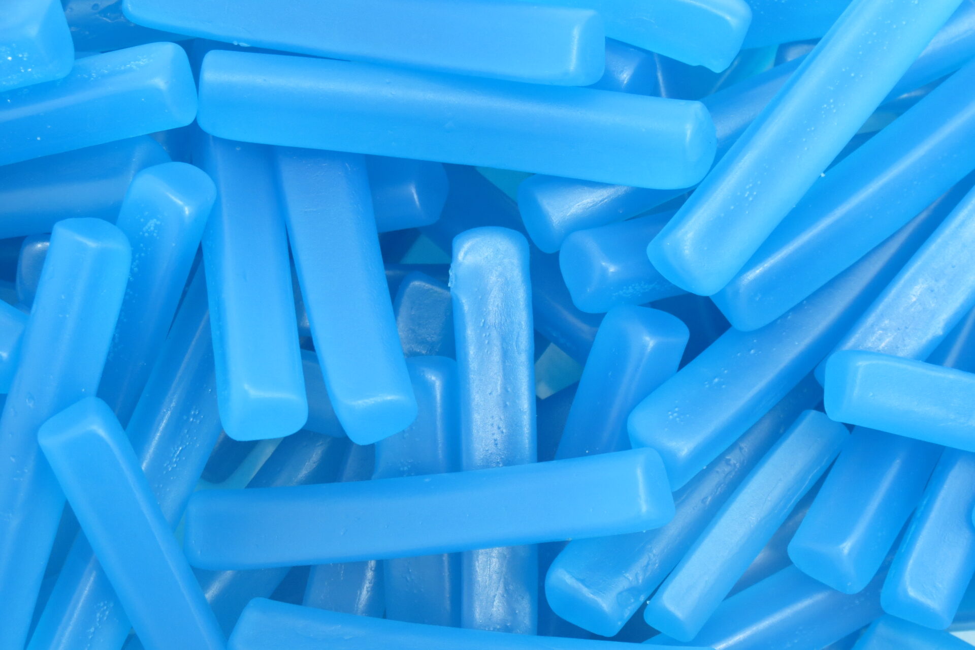 Blauwe frieten, blauwe framboos staafjes - Bon Bon Ballon